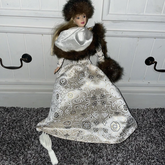 WINTER CLASSIC BARBIE Special Edition Brunette #52996 2001 Mattel $6.50 ...