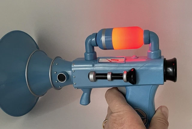 DESPICABLE ME MINIONS Fart Blaster Gun with Lights & Sounds Thinkway ...