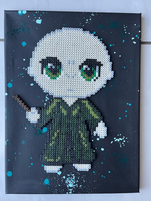 PIXEL ART / Perles A Repasser Tableau De Lord Voldemort Et Sa Baguette ...