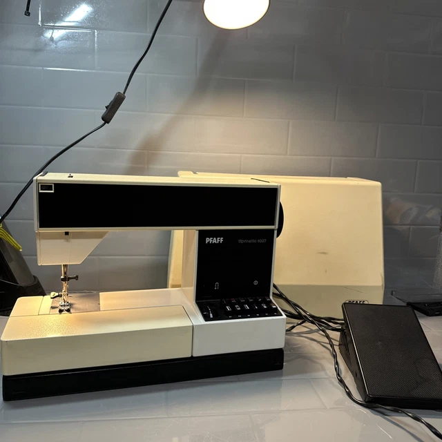 THIS IS A fine example of a Pfaff tipmatic 1027 sewing machine £135.88 ...