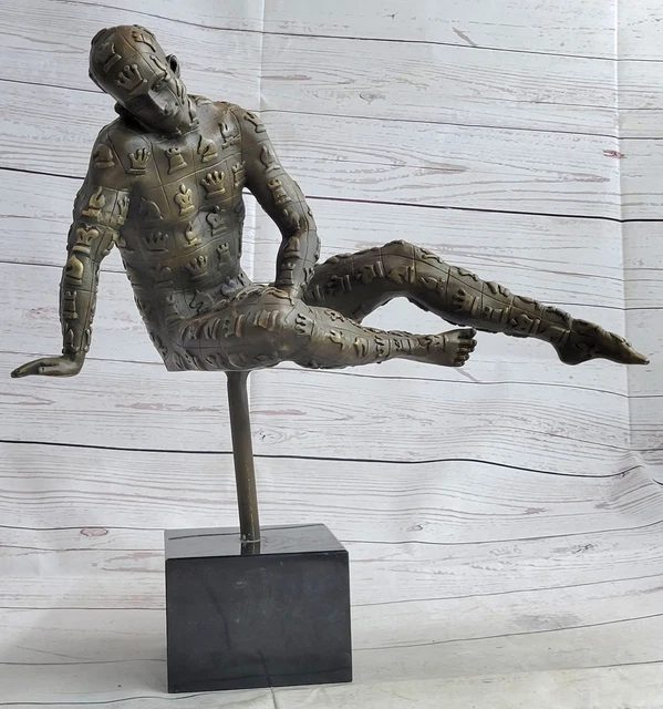 RARE STATUE EN Bronze De Salvador Dali Homme Avec Design D'Échecs EUR ...