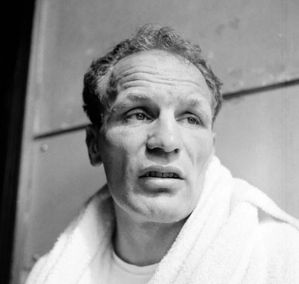 BRITISH HEAVYWEIGHT BOXER Henry Cooper After A Training 2 Old Boxing ...