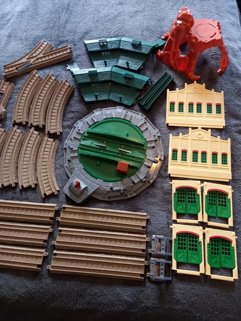 THOMAS AND FRIENDS Trackmaster Tidmouth Sheds, Turntable & Trains Set £ ...