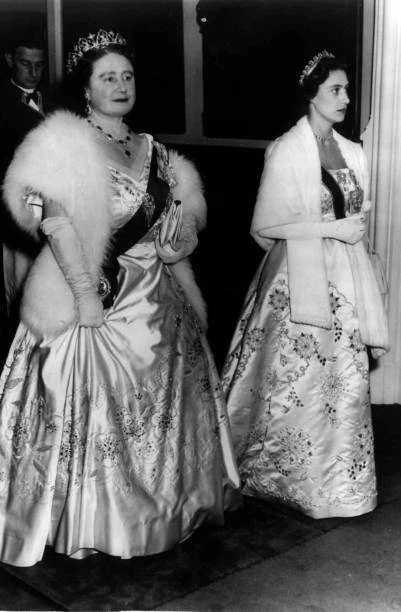 QUEEN ELIZABETH QUEEN Mother daughter Princess Margaret Lambe- 1955 Old ...