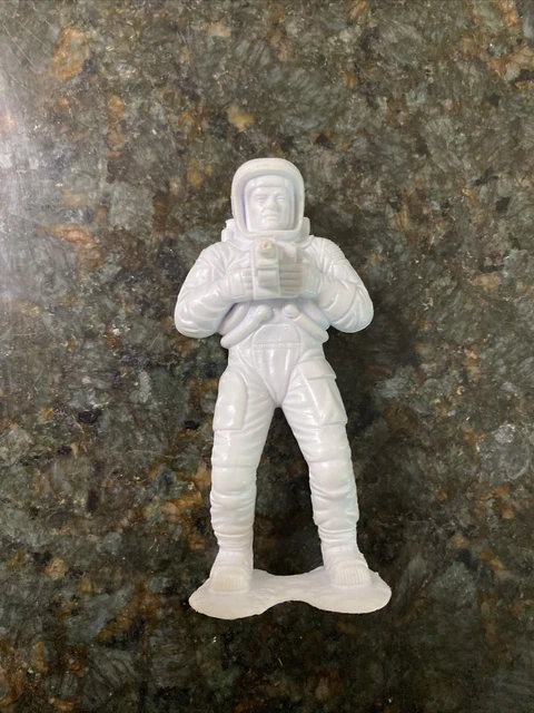 VINTAGE 1970 LOUIS Marx White Plastic 6" Standing Astronaut Figure w ...