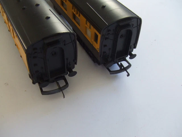HORNBY OO GAUGE R743/R744 GWR brake and composite coaches - vgc £21.50 ...