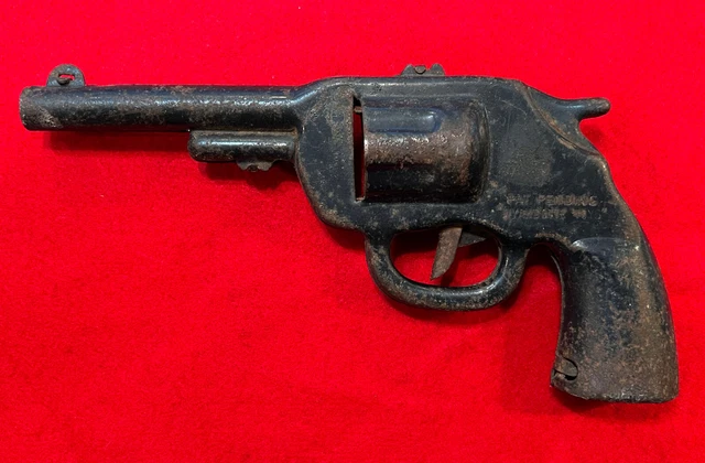 VINTAGE WYANDOTTE CLICKING Toy Gun Pressed Steel Tin Works! $9.99 ...