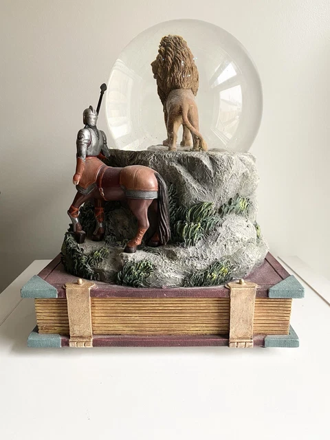 THE CHRONICLES OF Narnia Snow Globe Disney Musical box & lights ON ...