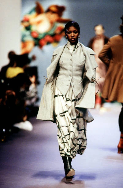 NAOMI CAMPBELL MODEL in a Karl Lagerfeld fashion show 1993 Old Photo 15 $8.50 - PicClick AU