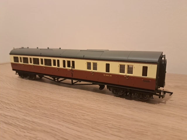 HORNBY R4685 COLLETT Corridor Brake 3rd RH Coach 5091 BR Crimson Cream ...