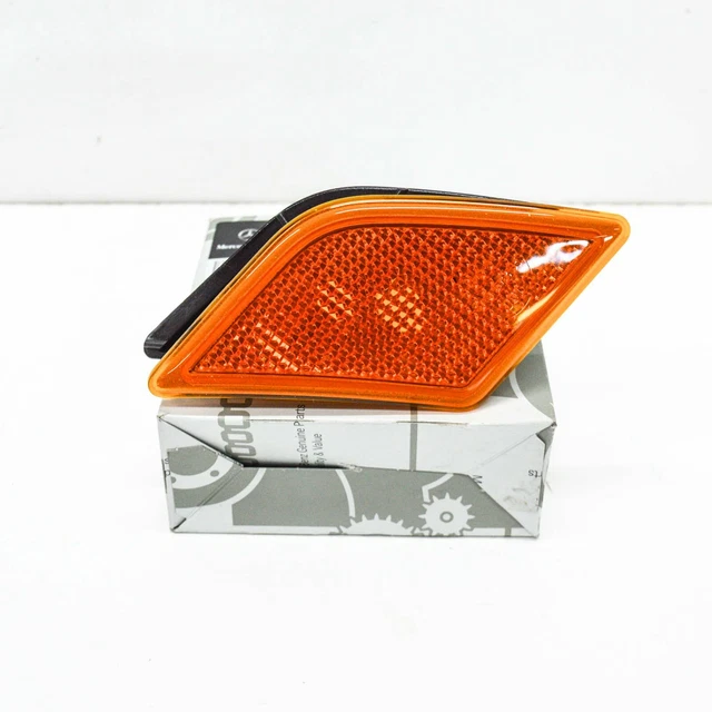 MB C-CLASS W204 Front Bumper Right Marker Light A2048200221 EUR 27,55 ...