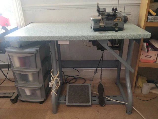 SINGER INDUSTRIAL OVERLOCKER- needs servicing £100.00 - PicClick UK