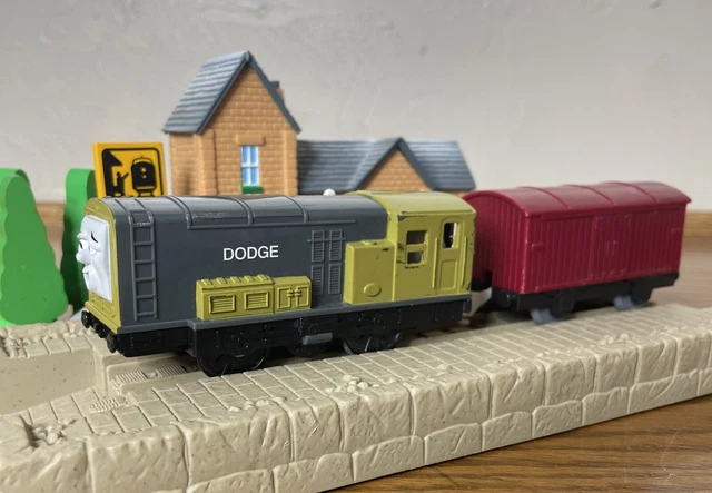 THOMAS & FRIENDS TrackMaster Train Dodge Motorized Engine Covered Cargo ...