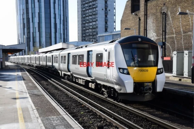 PHOTO CLASS 700 Desiro City 8-Car Emu No 700 039 At Elephant Castle 25 ...
