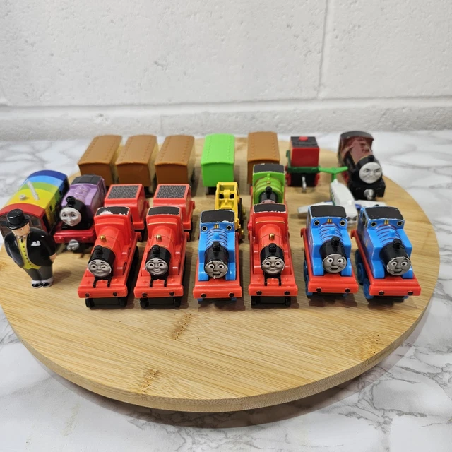 RARE THOMAS THE Tank Engine Bundle Of Trains Carriages Metal/plastic £ ...
