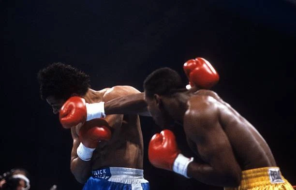 EVANDER HOLYFIELD LANDS A Punch Against Ricky Parkey OLD BOXING PHOTO 1 ...