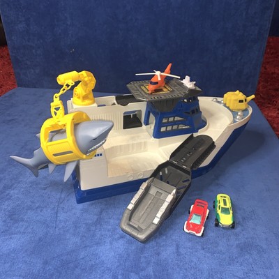 MATCHBOX 57 MARINE Rescue Boat Shark Ship Helicopter Pad Bathtub Or ...