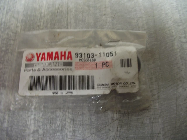 YAMAHA OUTBOARD MOTOR spares OEM oil seal/oil retainer. Pno. 93103 ...