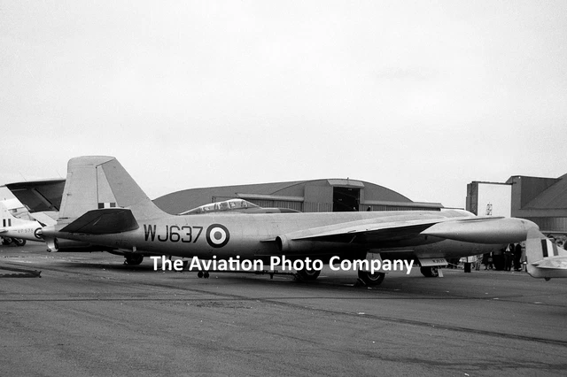 RAF 231 OCU EECo Canberra B.2 WJ637 at RAF Gaydon (1960) Photograph £1. ...