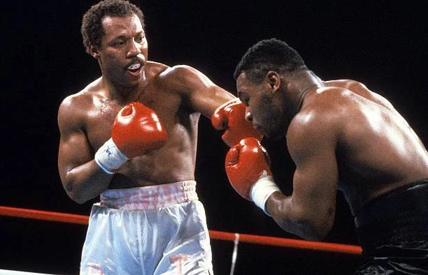 PINKLON THOMAS THROWS A Punch V Mike Tyson Old Boxing Photo 1 £5.69 ...