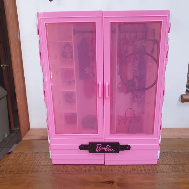BARBIE FASHIONISTAS ULTIMATE Closet Dolls Wardrobe And Hangers Playset ...