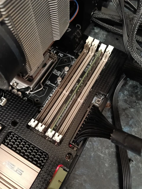 ASUS SABERTOOTH Z77 Motherboard LGA1155 DDR3 HDMI+DP ATX Thermal Armor ...