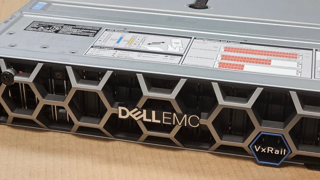 DELL R740XD V570F 2x or Xeon 6138 20 cœurs 2 GHz 128 Go RAM 24SFF ...