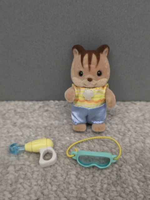 SYLVANIAN FAMILIES NURSERY Friends Pool Fun Baby Squirrel £6.52 ...
