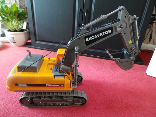 LARGE SCALE RADIO Controlled Excavator Digger (HE-0803) by Hobby Engine ...