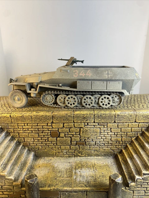 BUILT 1:35 SCALE Model Half-Track WW2 German Hanomag Sd.Kfz.251 ...