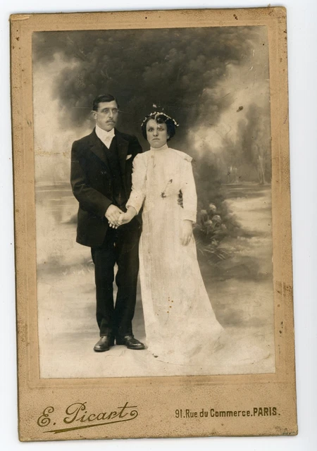 PHOTO CABINET CARTE album PICART Paris, un couple pose robe mariage ...