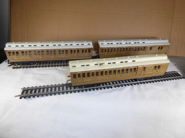 3 TRIANG/ HORNBY 00 Gauge LNER Teak Livery Clerestory Coaches- see ...