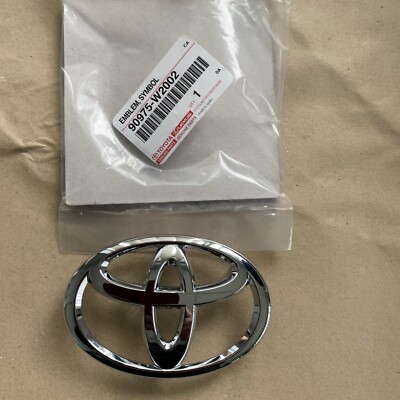 GENUINE NEW TOYOTA BOOT BADGE Rear Logo Emblem Yaris 2020+ IV P210 ...