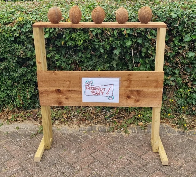 COCONUT SHY STAND and 5x 50mm Wooden Balls £64.99 - PicClick UK