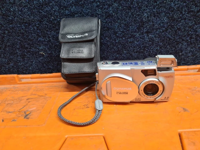 OLYMPUS C-300 ZOOM Digital Camera 3.0MP Megapixel 2.8x Optical zoom, 2 ...