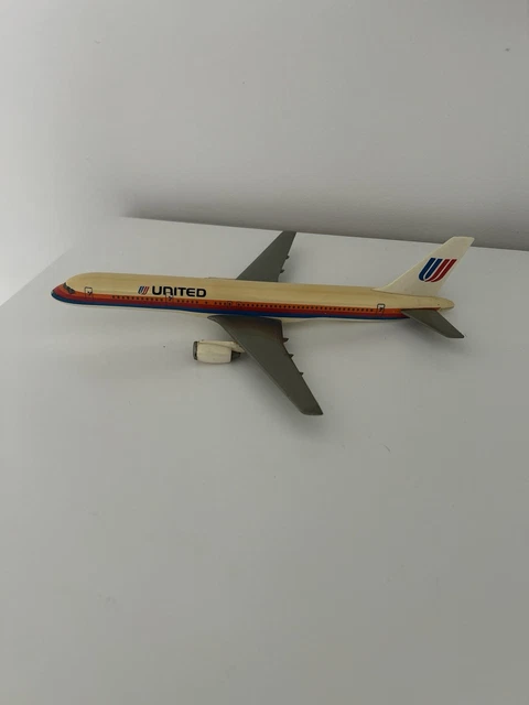 UNITED AIRLINES BOEING 757 Model Airline Scale 1/200 Push Fit Model £5. ...