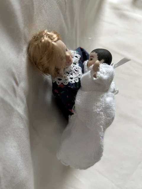 12TH SCALE DOLLS House Lady Cradling A Baby £9.73 - PicClick UK