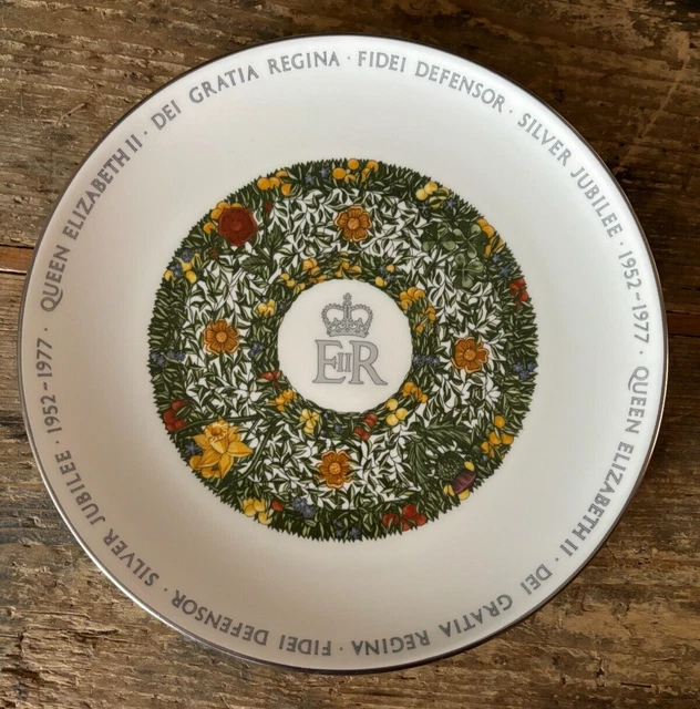 CROWN STAFFORDSHIRE QUEEN Elizabeth Silver Jubilee Plate 1952 - 1977 £ ...