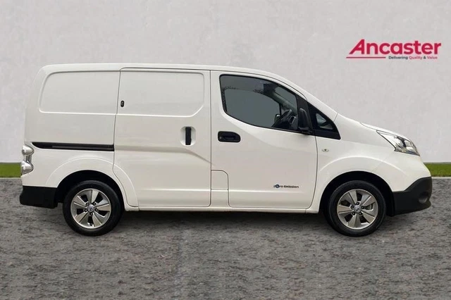NISSAN ENV200 ELECTRIC 80kW Tekna Auto 40kWh Automatic Van Electric ...