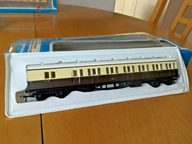 AIRFIX 00 GAUGE model railway GWR class B suburban brake coach brown ...