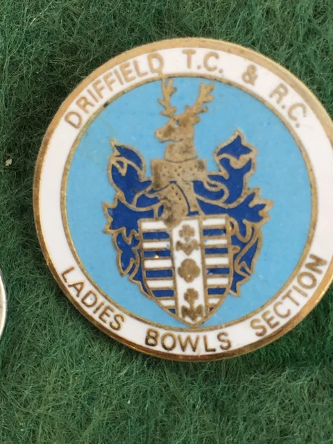 VINTAGE ENAMEL BOWLING Bowls Club Badge Pin Driffield Ladies East ...