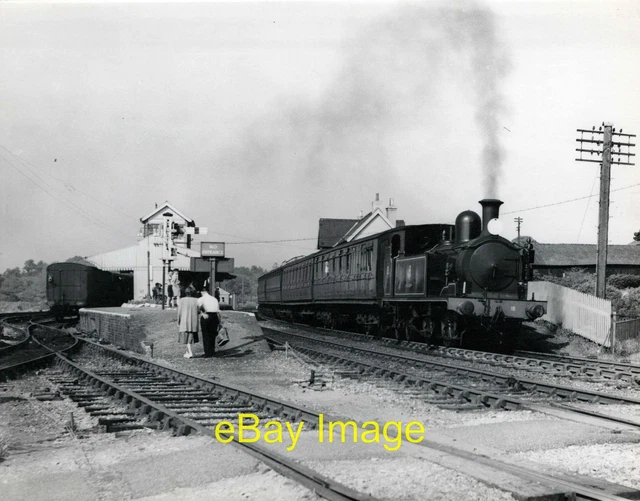 PHOTO RAILWAY 8X6 Steam Train at Sandown Station Isle of Wight c1960 £4 ...