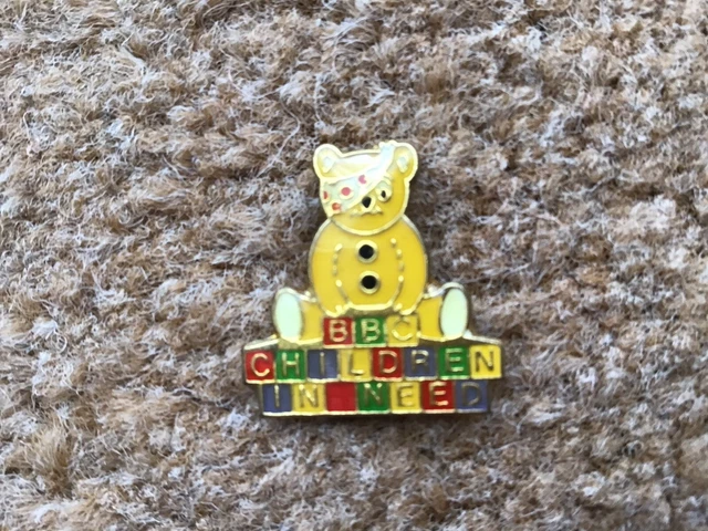 BBC CHILDREN IN Need Pudsey Bear Building Blocks Tiny Pin Badge £4.50 ...