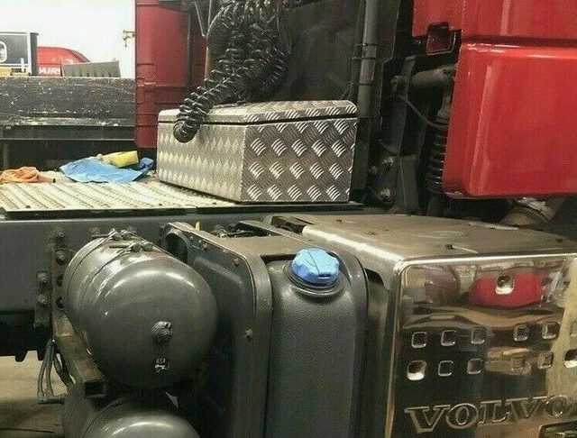VOLVO FH TOOL Box Catwalk Storage Behind Rear Cab Box Hgv Tractor Unit ...