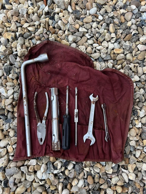 MERCEDES BENZ W201 190E / W124 E280 Toolkit Including Red Fabric Tool ...