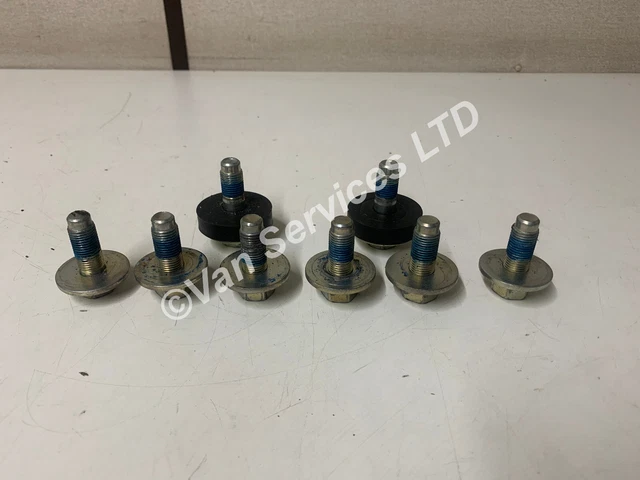 GENUINE TOYOTA HILUX Standard Cab Rear Body Tub to Chassis Bolts x 8 ...