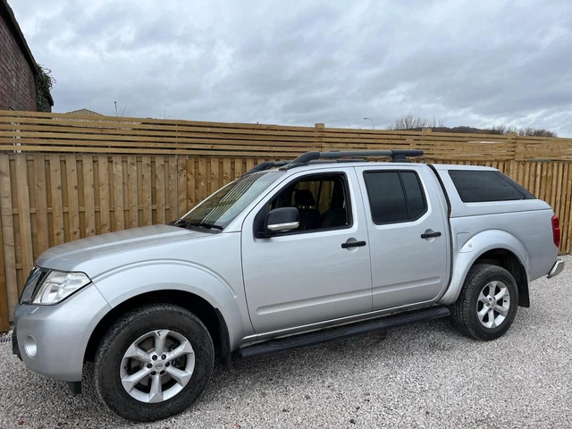 2011 NISSAN NAVARA Double Cab Pick Up Tekna 2.5dCi 190 4WD PICK UP ...