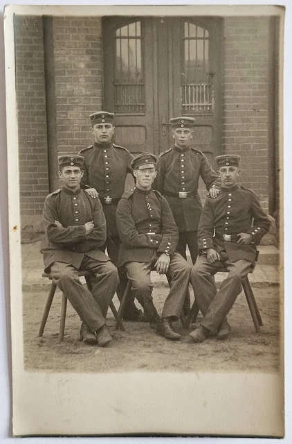 AK - FOTO - Gruppe Deutsche Soldaten einer mit Ordensband EK2 - 1.WK - 1914/18 EUR 7,90 ...