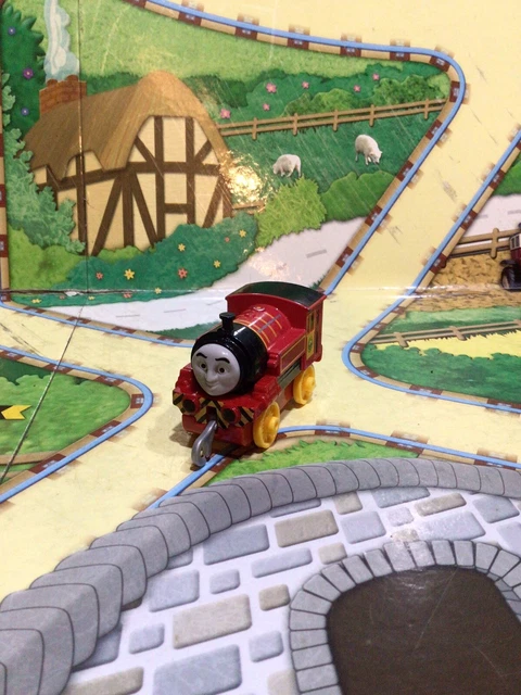 THOMAS THE TANK engine trackmaster push along Trains Victor £3.45 ...