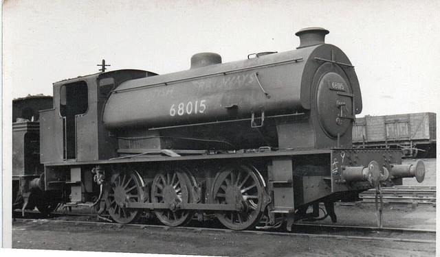 EX MOS - LNER CLASS J94 0-6-0T No 68015 @ UNKNOWN LOCATION R/PHOTO £1. ...